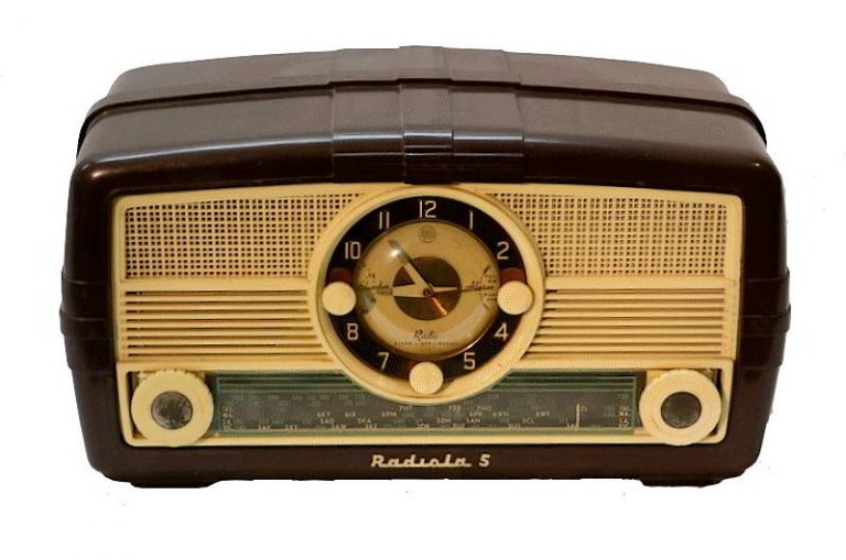 Australian Vintage Radios collection | Smith Sound Studios
