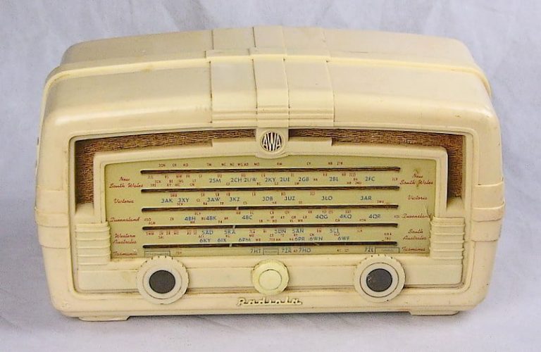 Australian Vintage Radios collection | Smith Sound Studios